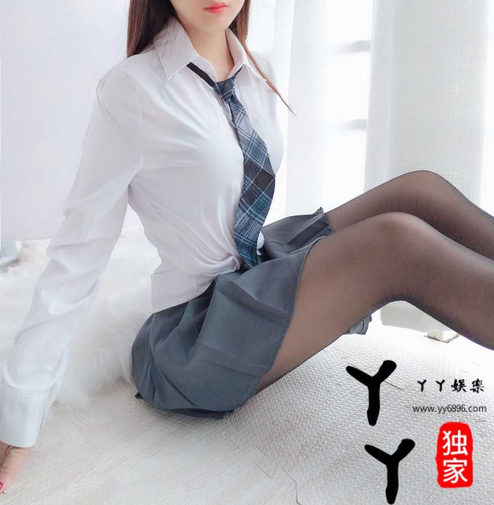 你们的小秋秋 – JK黑丝 [18P+1V/665M]-七彩公社