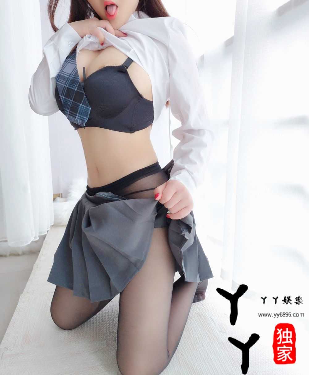 你们的小秋秋 – JK黑丝 [18P+1V/665M]-七彩公社